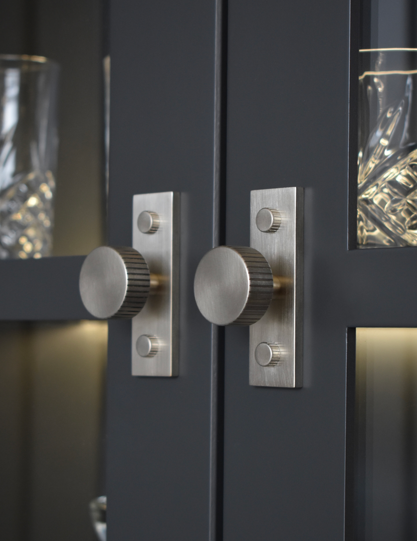 MIX Straight Knurled Cabinet Knob & Backplate | Armac Martin